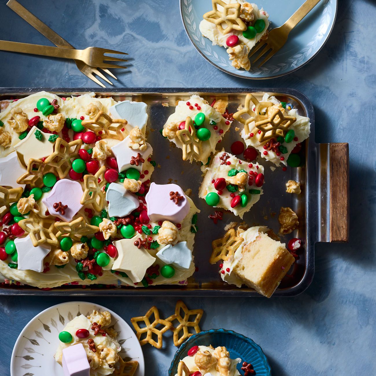 Christmas munch cake Recipe | Woolworths